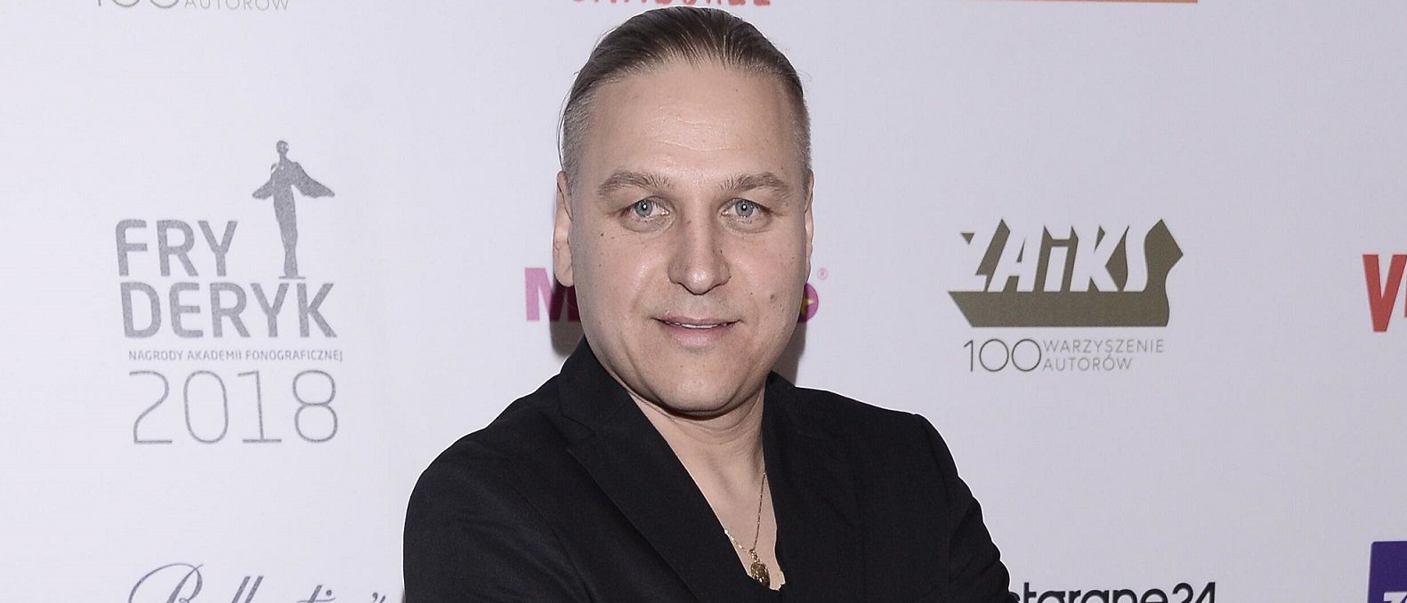 Żona Pawła Golca pozuje na świątecznej fotografii. Kobieta rzadko ...